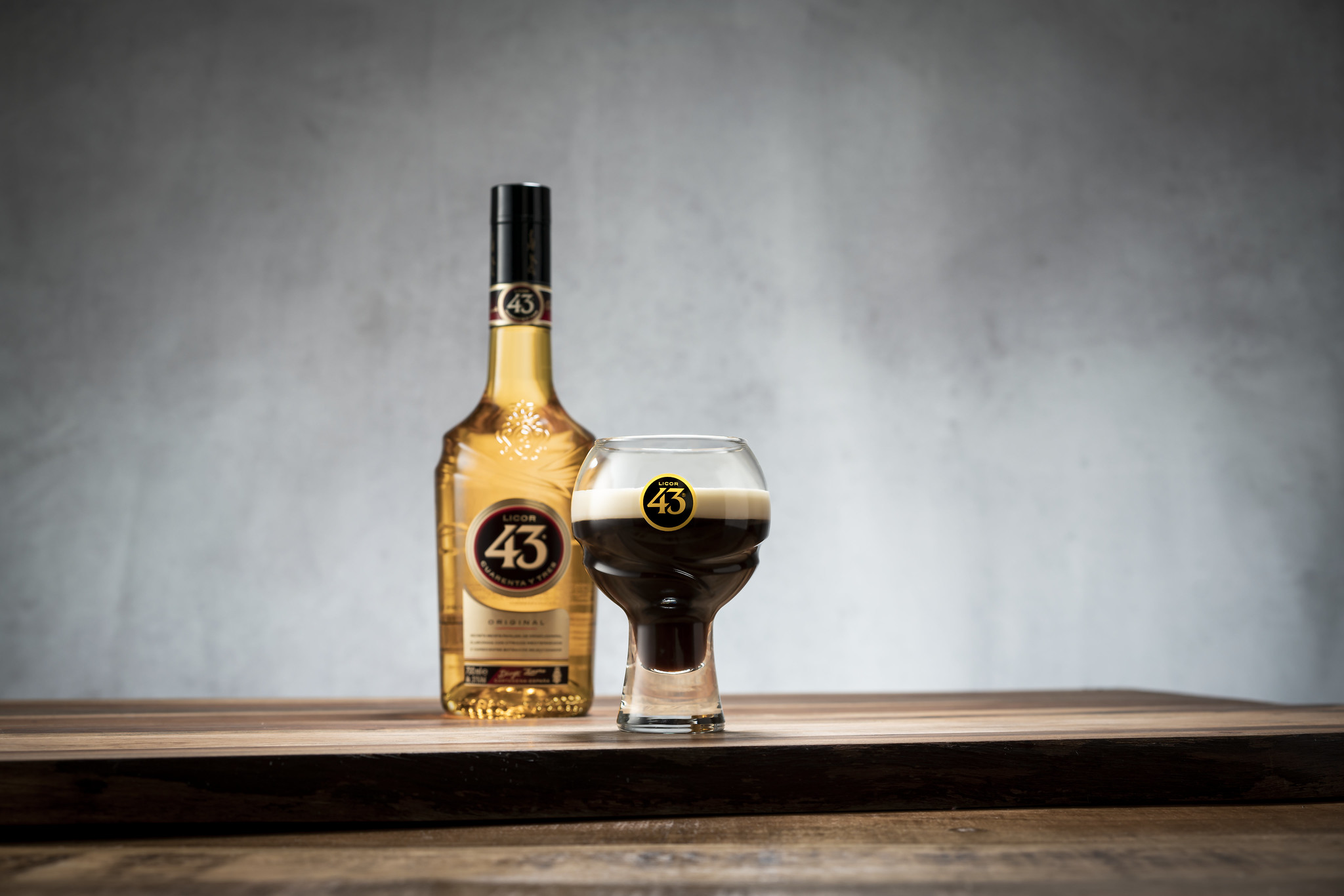 Licor 43: Qué es, Cómo se Produce, Cócteles y Opiniones | Licor cerca de mi